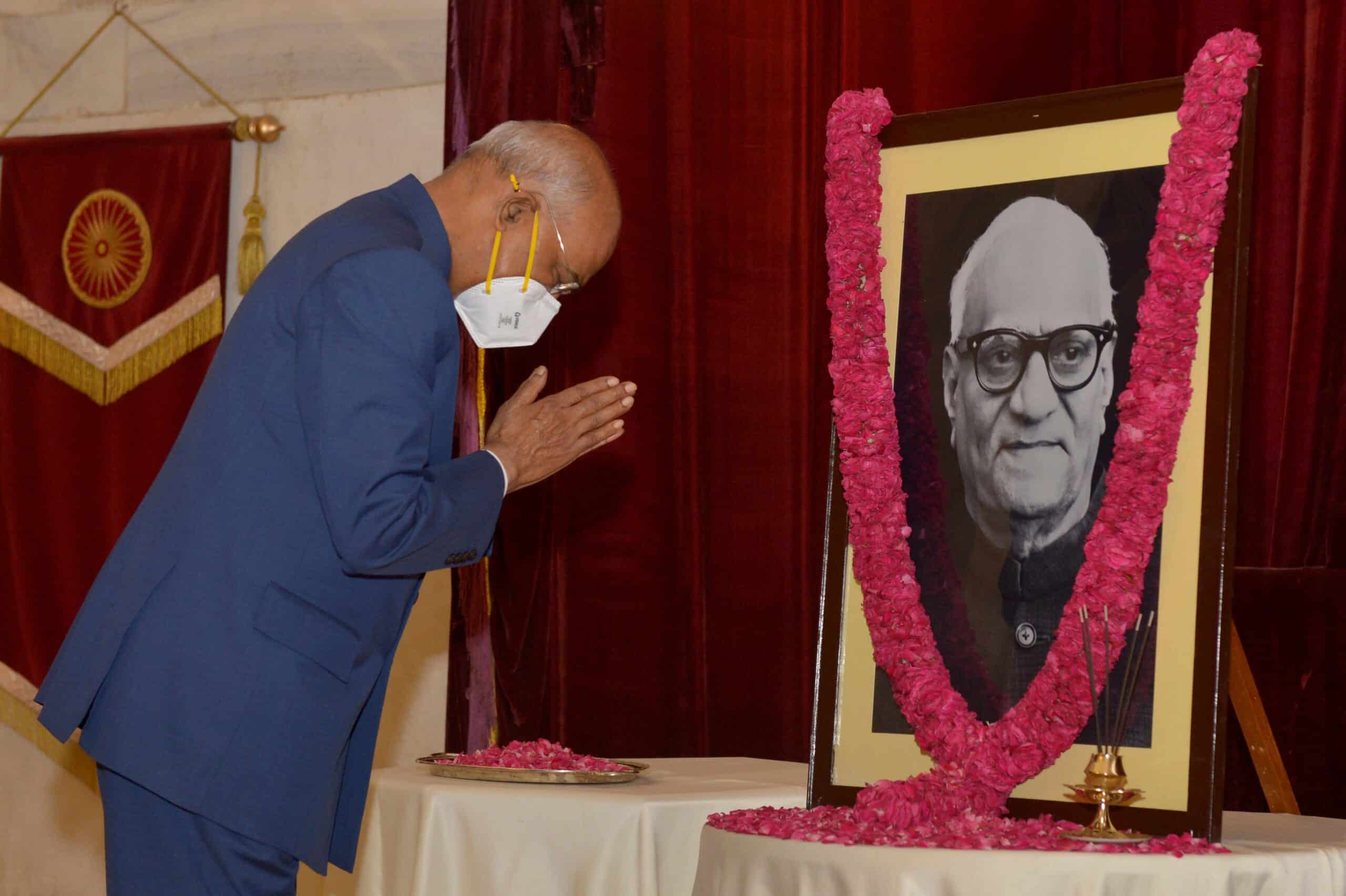President of India pays floral tributes to Shri V V Giri on his Birth ...