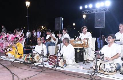 Riot of colours on Kartavya Path as artistes from CBC captivate ...