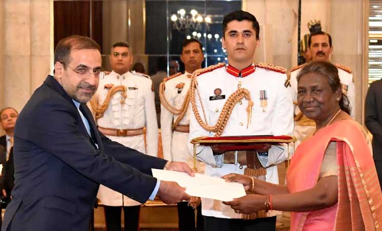 Iran | H E Iraj Elahi presents credentials to President of India ...