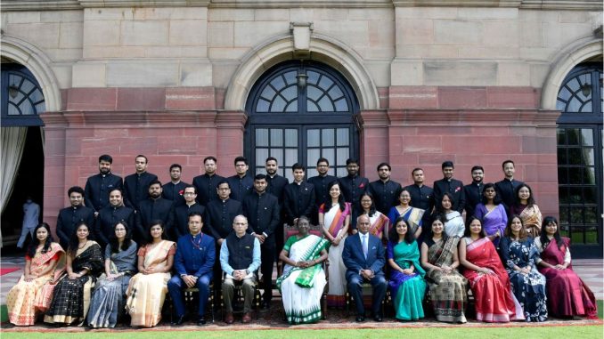 Officer Trainees of Indian Foreign Service (IFS) call on the President ...