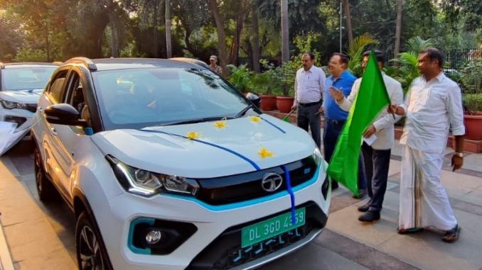 MoS I&B flags off PIB Electric Car fleet | Indian Bureaucracy is an Exclusive News Portal