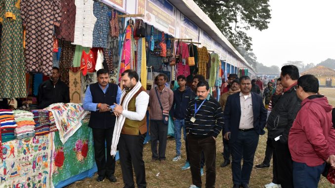 Chairman KVIC Manoj Kumar reviewes Khadi institutions at Murshidabad ...