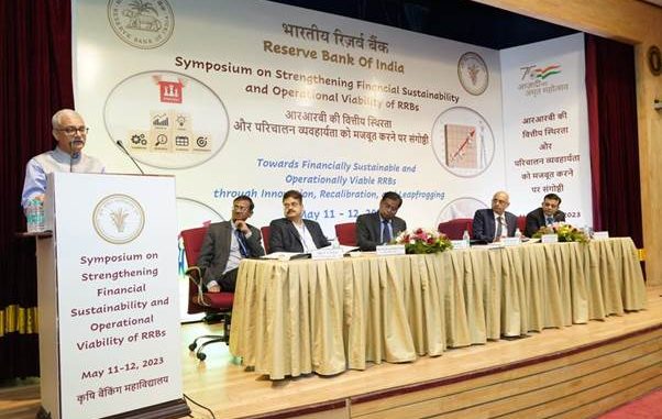 Vivek Joshi chairs review meeting of financial performance of Regional ...